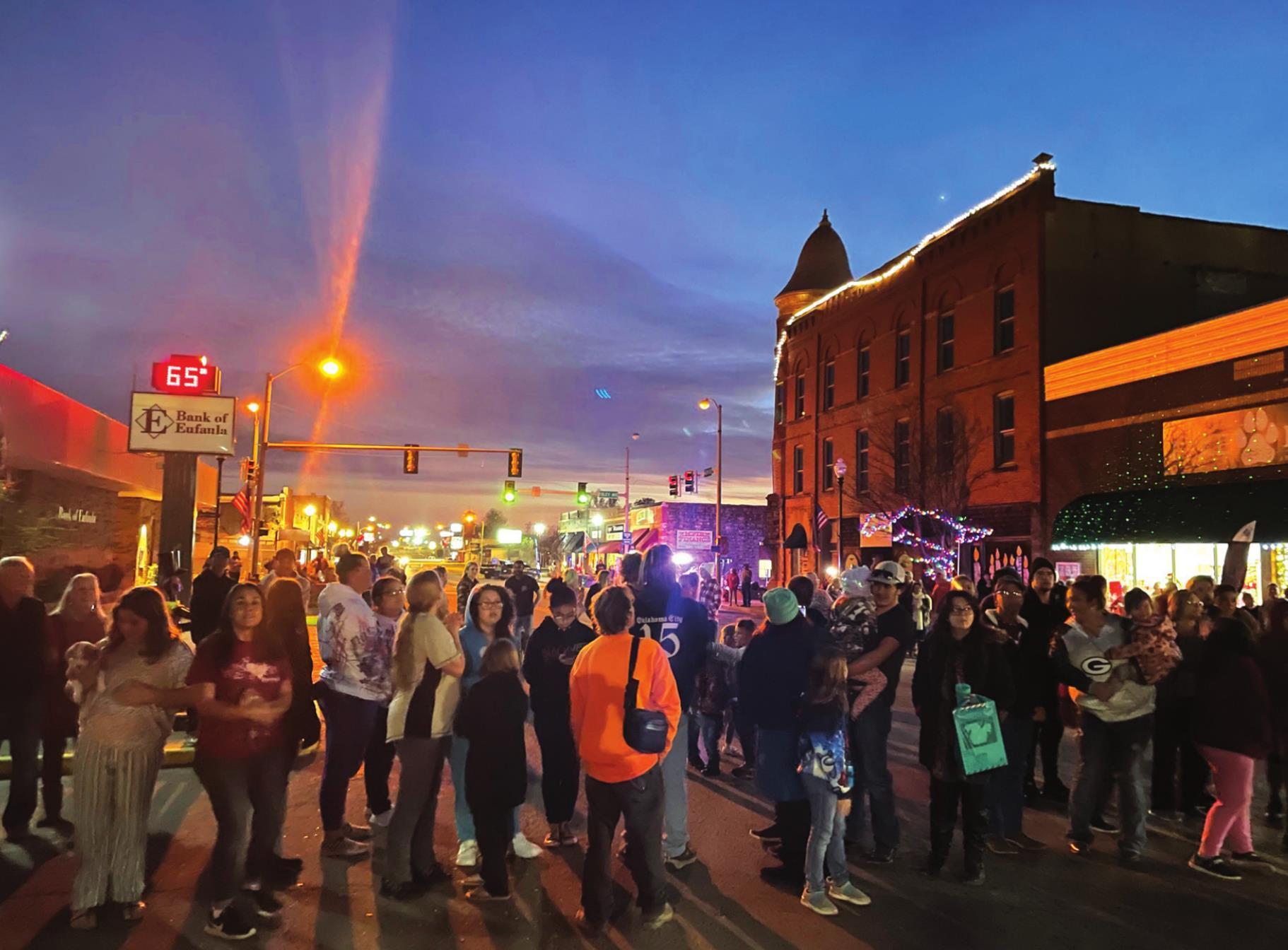 Lights On Eufaula draws large crowd for its first event - Eufala Indian ...